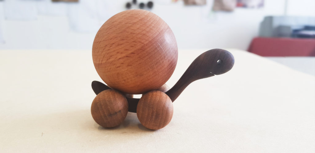 Puidust Kilpkonn keerleva kilbiga | OKObaby - arendavad mänguasjad ja ...